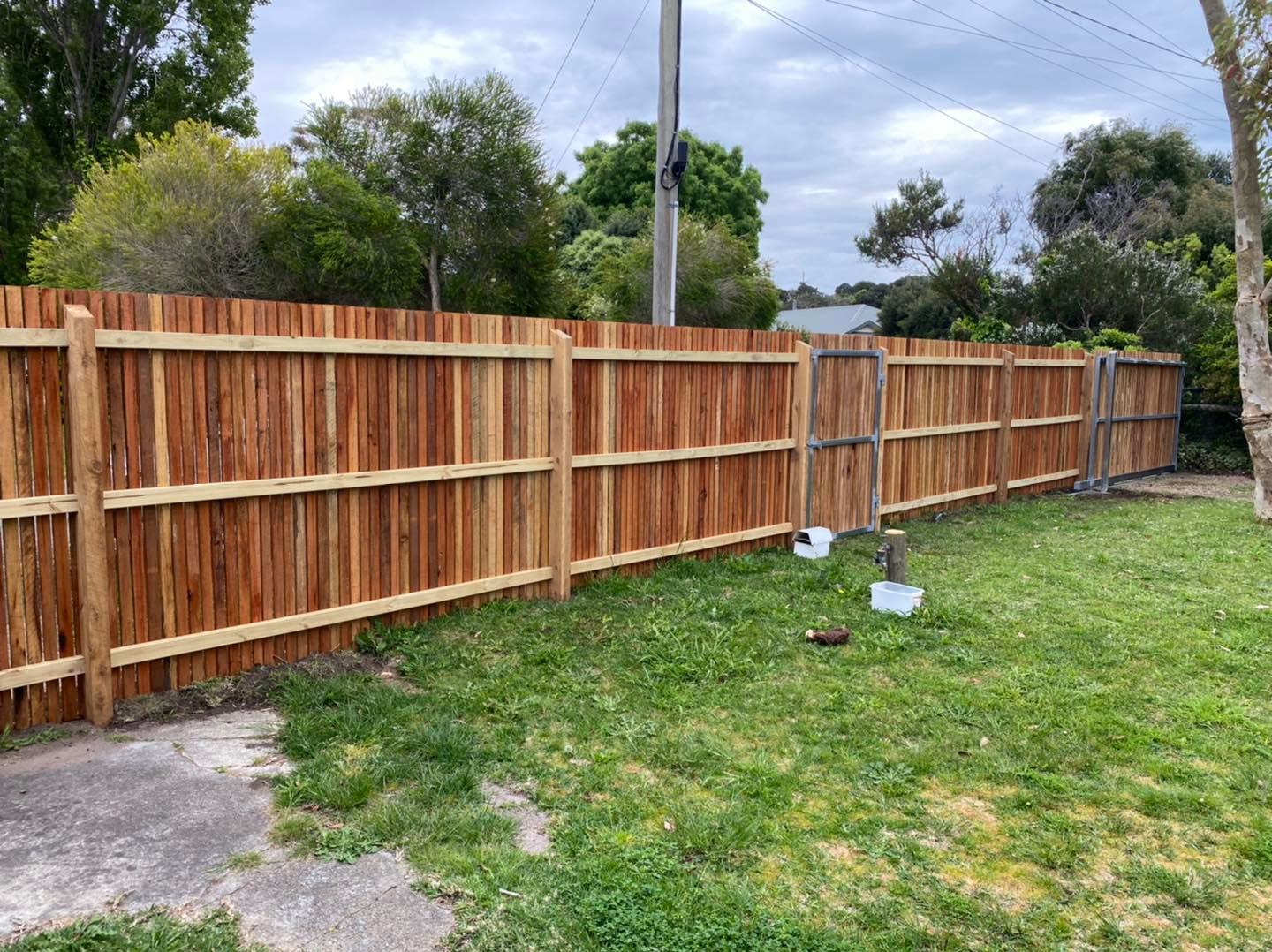 Hardwood batten fence 50x25 @ 1800 - Podium Fences